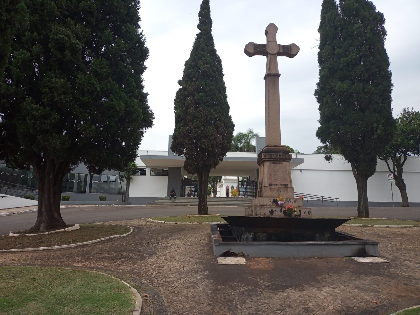 Cemitério Municipal tem 81 jazidos para novos sepultamentos - Jornal ...