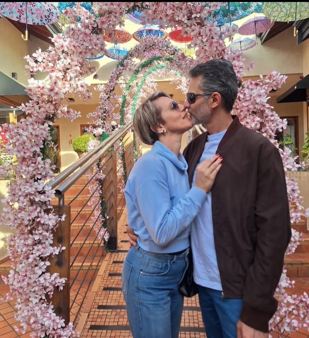 Michelle e Maurício celebram 28 anos de uma união repleta de amor e ...
