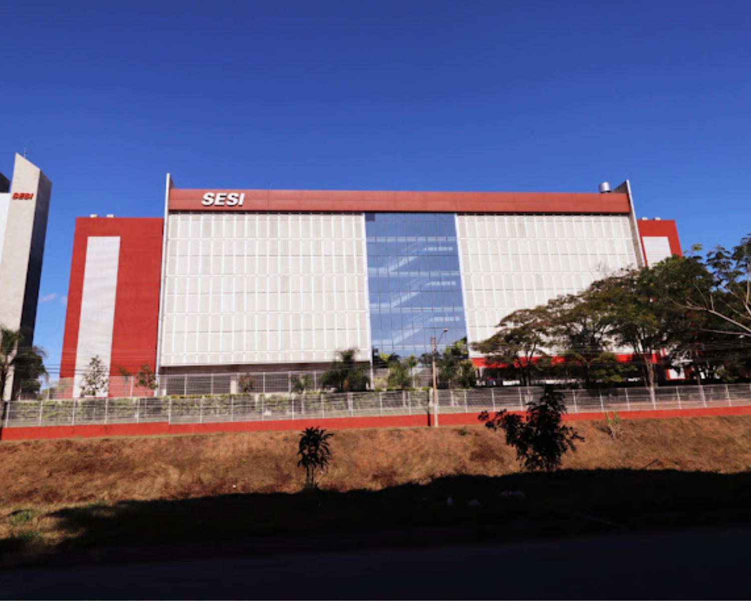 Professores do Sesi-Valinhos aderem à greve por valorização salarial ...